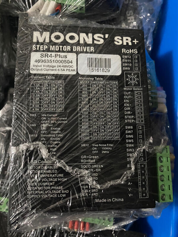 【下標詢價】鳴志步進驅動器SR4-Plus 有十幾個 成色好 好 | 露天市集 | 全台最大的網路購物市集