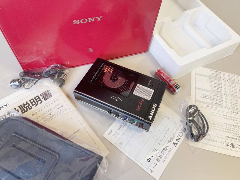 【全新稀少】1984年索尼SONY TCM-10 磁帶隨身聽金屬超薄伸縮機型 | 露天市集 | 全台最大的網路購物市集