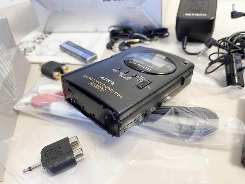 【全新稀少】1989年愛華AIWA HS-J303磁帶隨身聽雙段收音金屬機型 | 露天市集 | 全台最大的網路購物市集