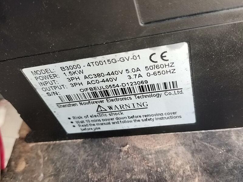 可開發票 成色很好的南方安華B3000一4T0015G一Gv一01型重載1.5千瓦的高頻三相變頻器。機器功能測試正常，無 | 露天市集 | 全台最大的網路購物市集