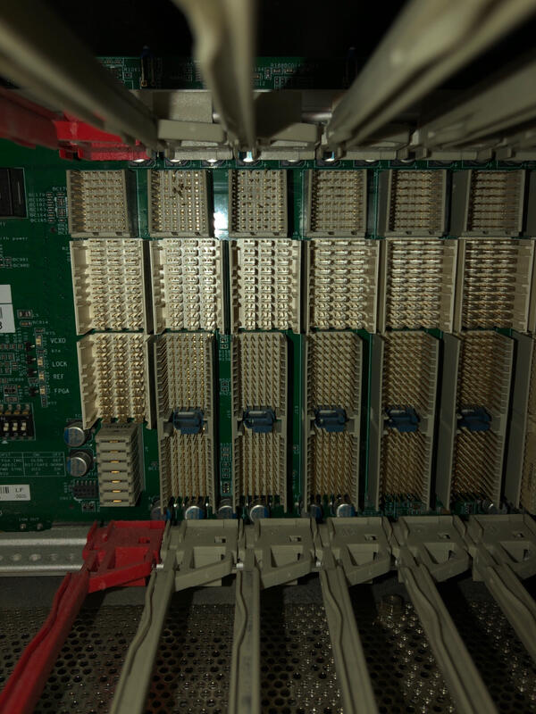 Keysight是德M9019A三代PXI PXIe高速機箱 這是第三代24GB/s 第二個插槽和第三個插槽插壞了，可無 | 露天市集 | 全 ...