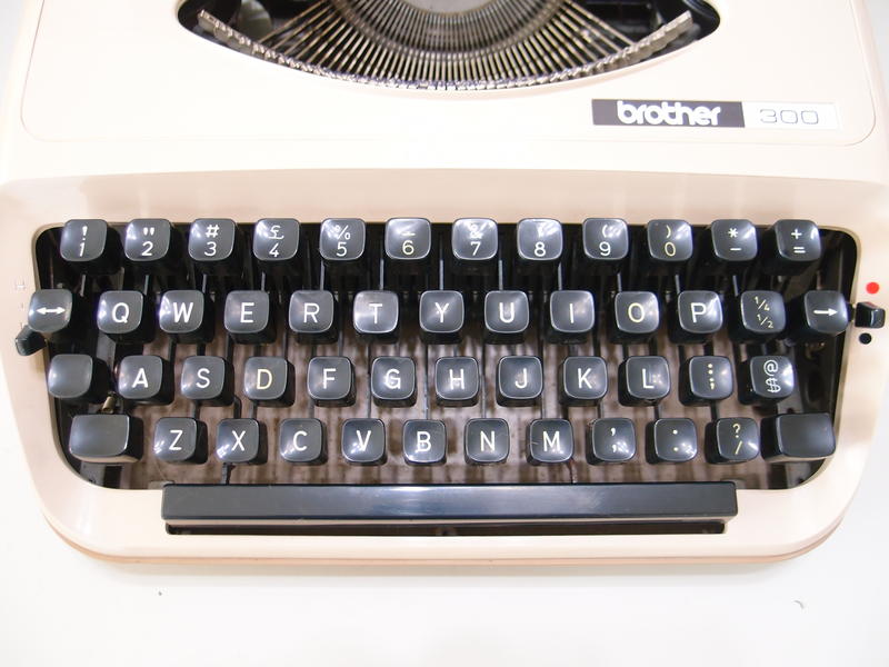 BROTHER 300 typewriter 兄弟牌打字機 | 露天市集 | 全台最大的網路購物市集