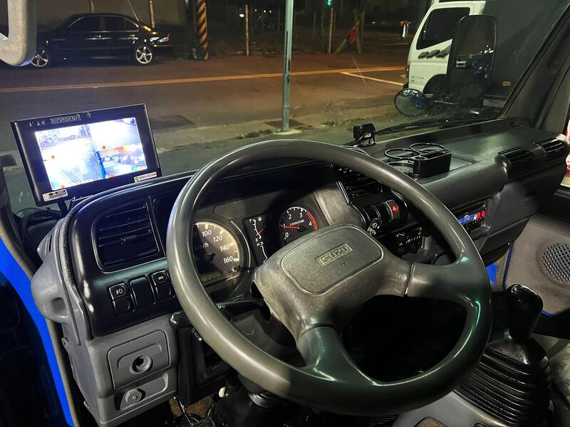 2009年 ISUZU 4期 ELF 一路發 10呎半 150P 實跑21萬 10.5尺中古二手貨車 3噸半貨車 | 露天市集 | 全台最大的網路購物市集