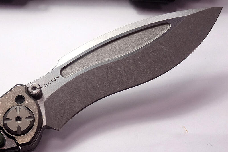 Maxace VORTEX漩渦 紅碳纖熔岩紋TC4鈦柄大折刀(CPM 3V鋼)-MAXACE M03B | 露天市集 | 全台最大的網路購物市集