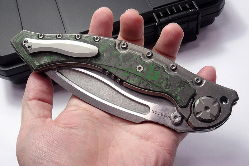 Maxace VORTEX漩渦 綠碳纖熔岩紋TC4鈦柄大折刀(CPM 3V鋼)-MAXACE M03C | 露天市集 | 全台最大的網路購物市集