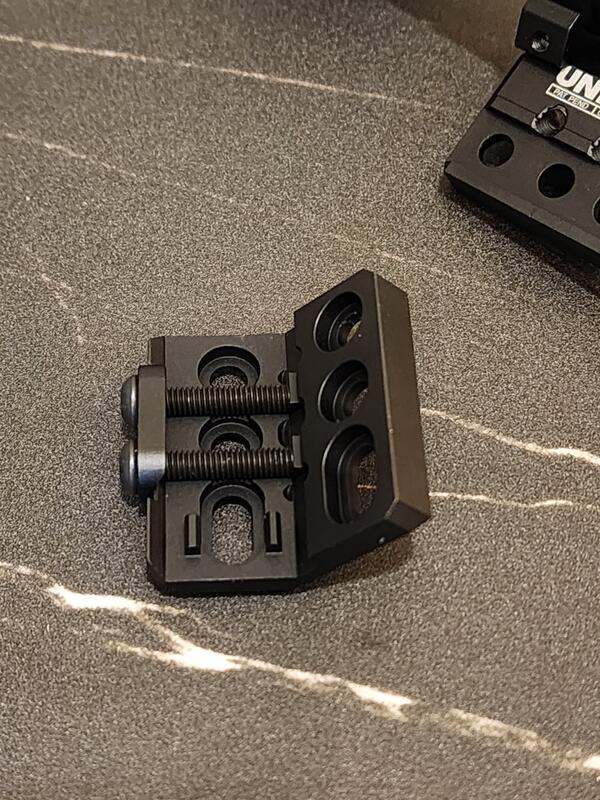 （圓仔）特價 UNITY 風格刻字 戰術槍燈座 M300 M600 45度 90度 雙角度 手電筒底座 20MM魚骨 | 露天市集 | 全台最 ...