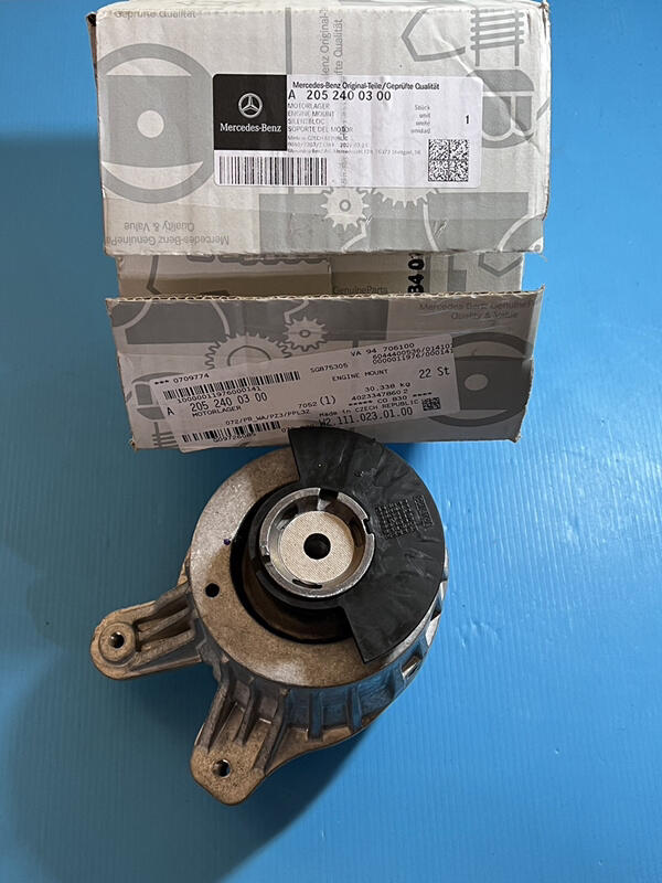 專業雙B零件專賣店賣場 BENZ 2052400300 原廠 引擎腳 RH W205 W213 X253 需車身選配 | 露天市集 | 全台最 ...