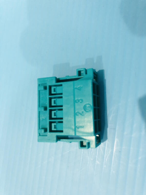 專業雙B零件專賣店賣場 BMW 12527505477 原廠 後燈座插頭 E60 | 露天市集 | 全台最大的網路購物市集