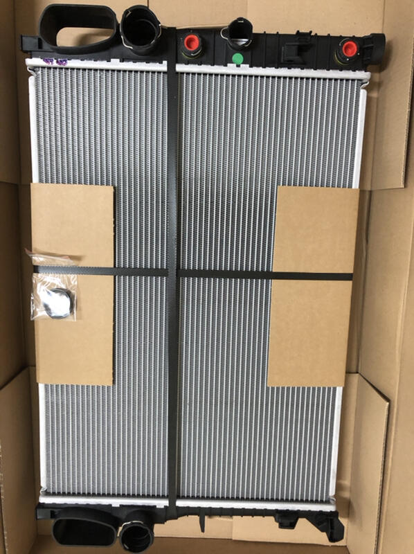 專業雙B零件專賣店 BENZ 2115000102 水箱 W211 M112 | 露天市集 | 全台最大的網路購物市集