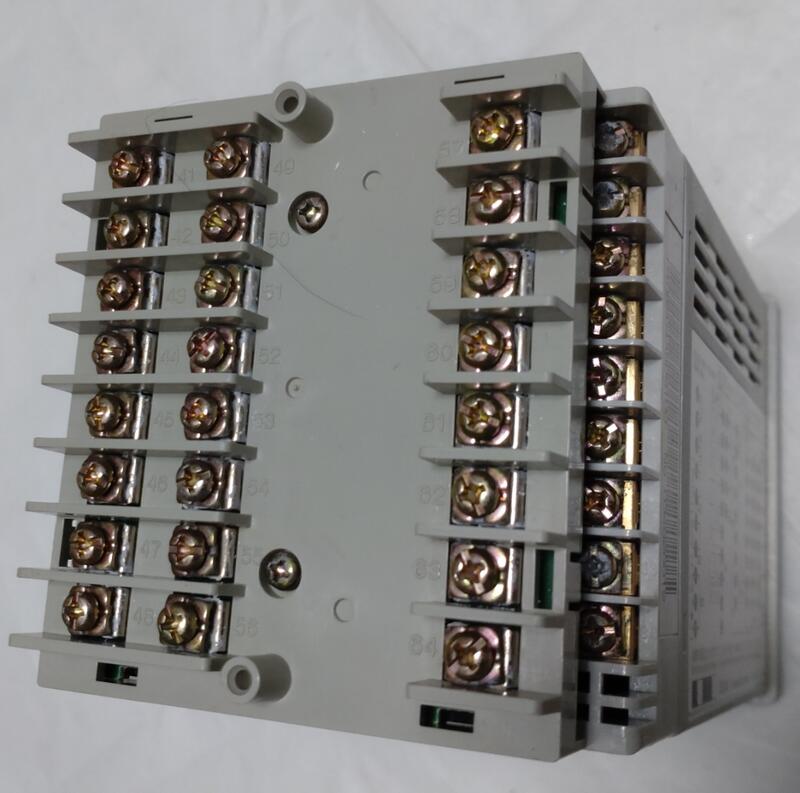 🌞已售出 二手 YAMATAKE山武SDC40 SDC40B控制器C40B C40B5G4AS091D0 PID控制 | 露天市集 | 全台最 ...