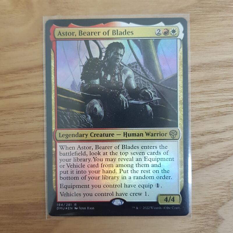 協槓-MTG-DMU 多明納里亞：眾志成城-Astor, Bearer of Blades-英-普圖閃 異圖 指紋閃 | 露天市集 | 全台最 ...