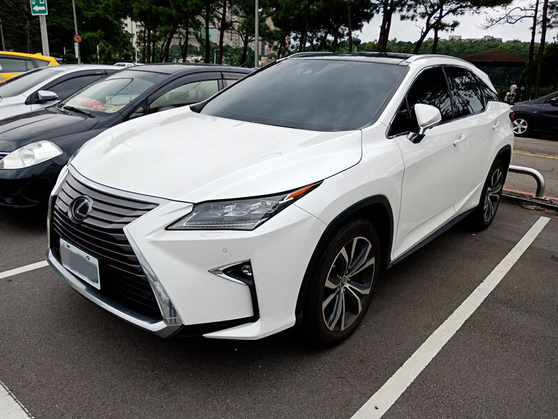 2018 Lexus rx300 旗艦版 2.0l 3.6萬公里 NT$1,000,000 | 露天市集 | 全台最大的網路購物市集